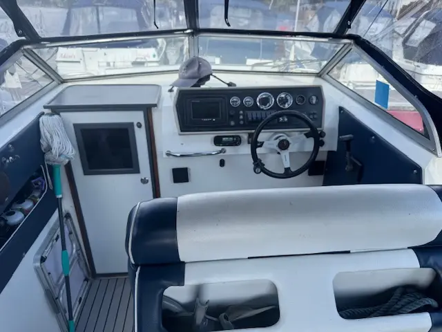 Custom Boats Cruisers 224 Holiday 1987 | Hutchins Marine